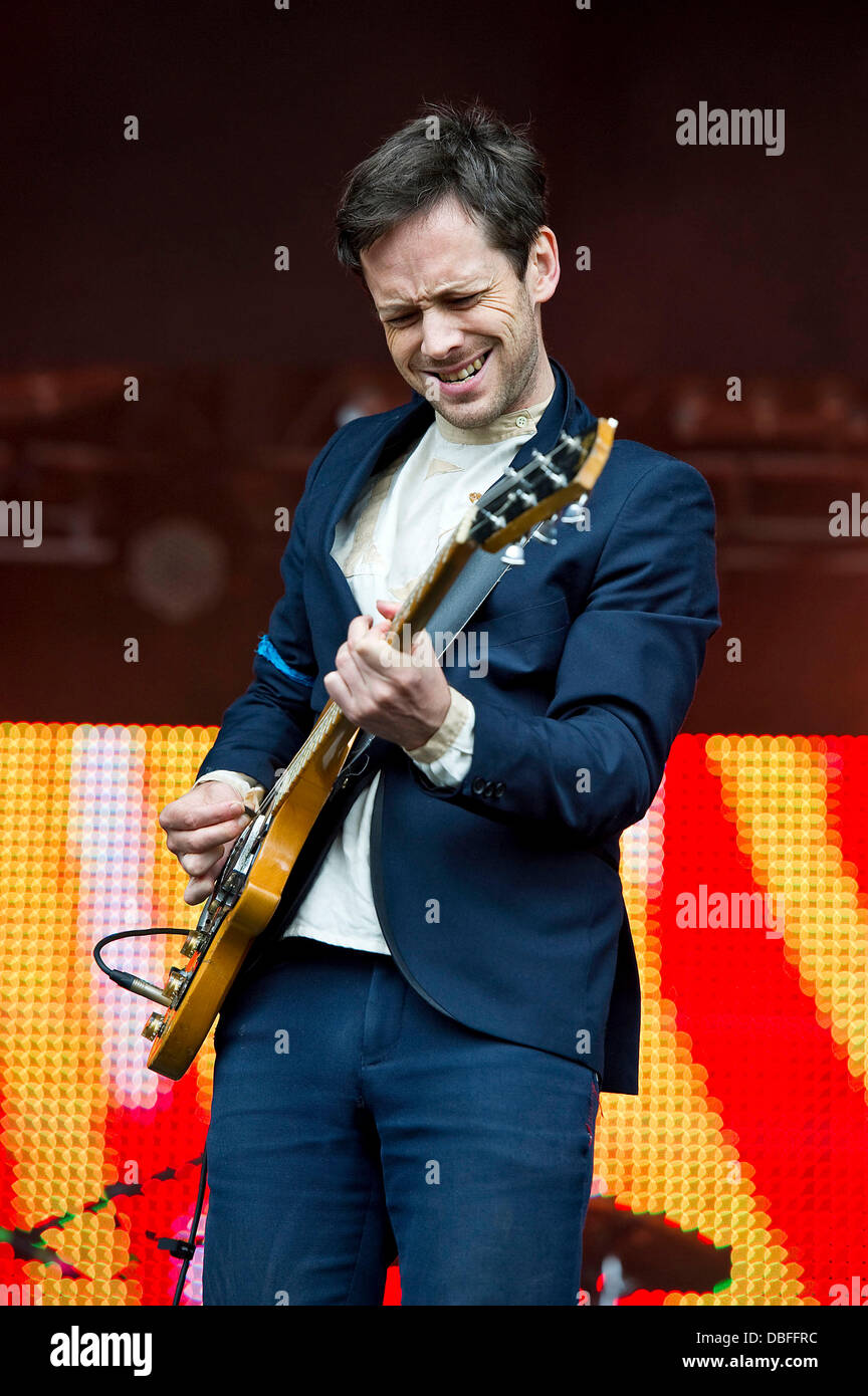 Scott Wilkinson of British Sea Power performing at Get Loaded In The ...
