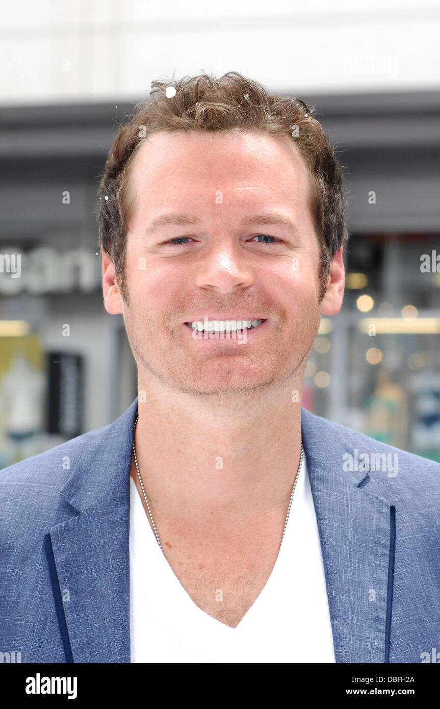 Eric Matheny Premiere 'Mr. Popper's Penguins' shown at the Chinese ...