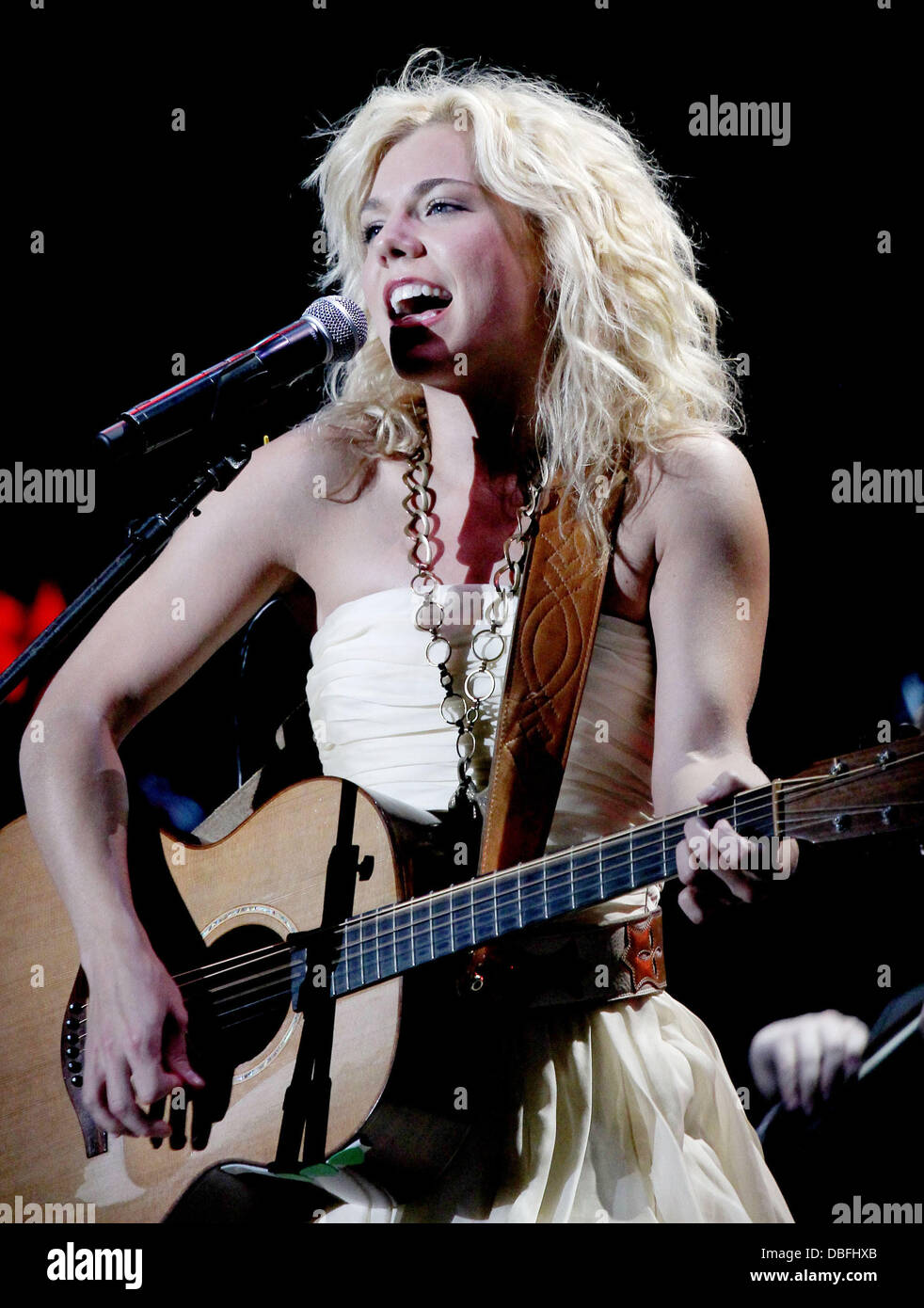The Band Perry Final night of the 2011 CMA Music Festival Nightly ...
