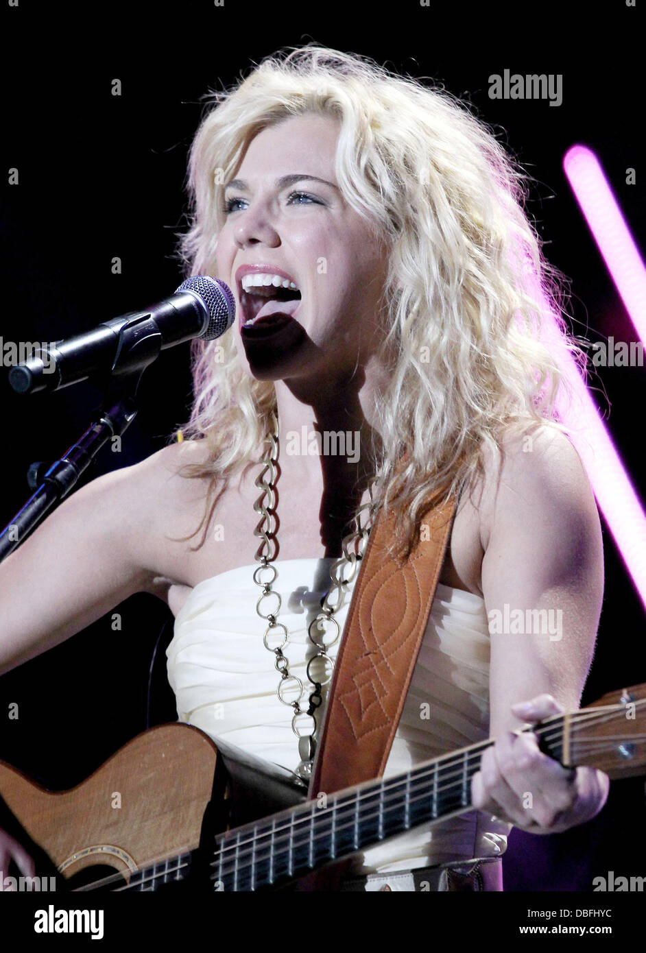 The Band Perry Final night of the 2011 CMA Music Festival Nightly ...