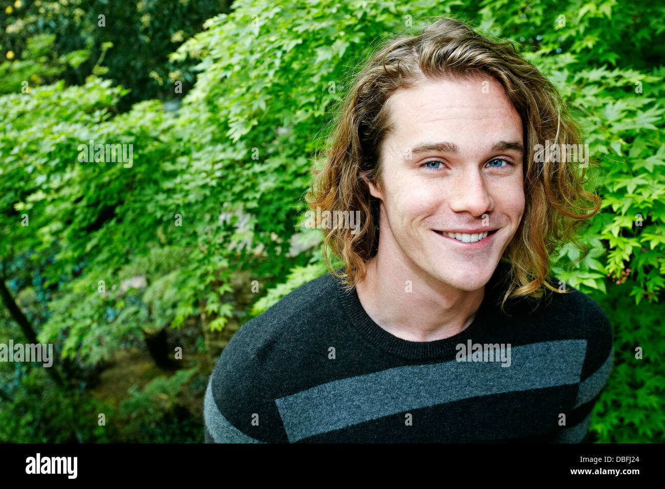 Caucasian smiling hi-res stock photography and images - Alamy