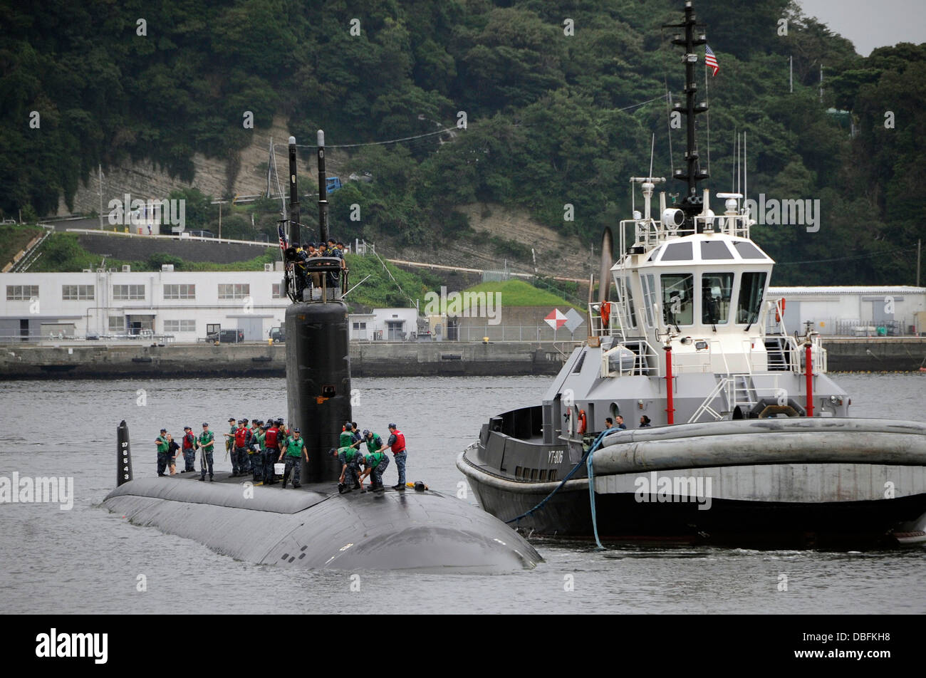 The fast attack submarine uss ashville ssn 758 arrives at commander hi ...