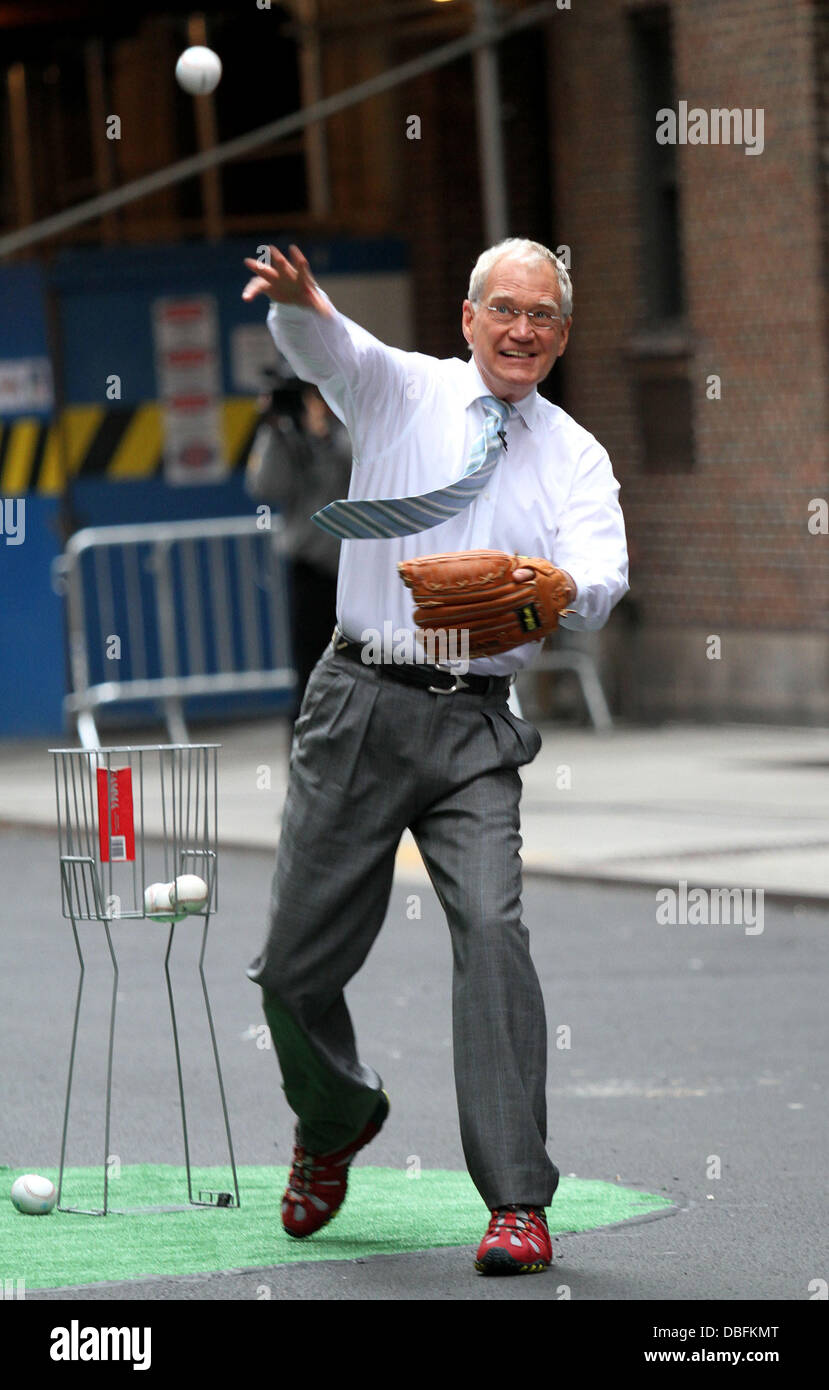 David Letterman Celebrities outside The Ed Sullivan Theater for 'The ...