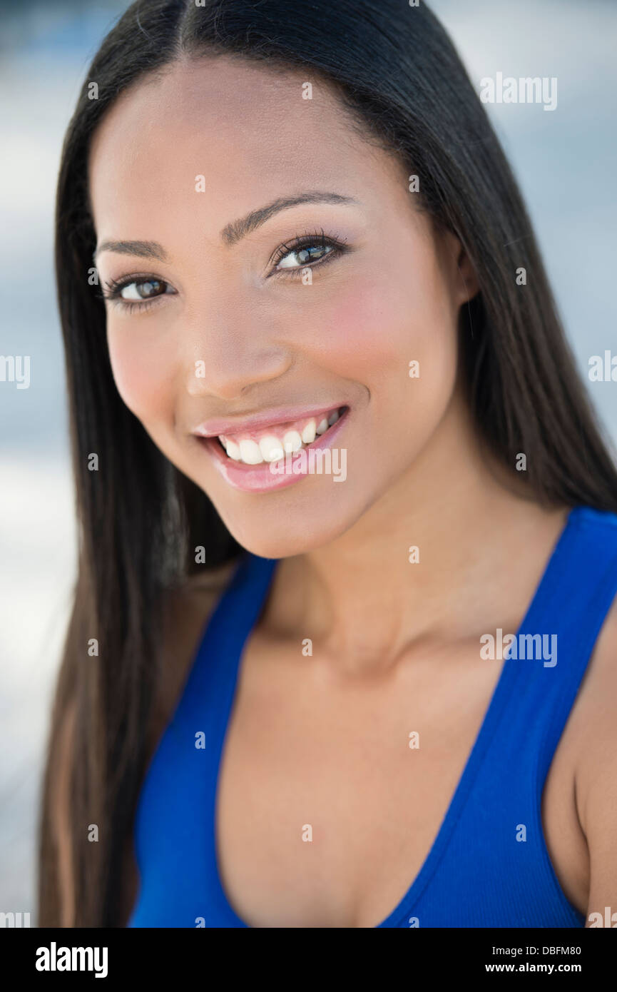 Hispanic woman smiling Stock Photo - Alamy