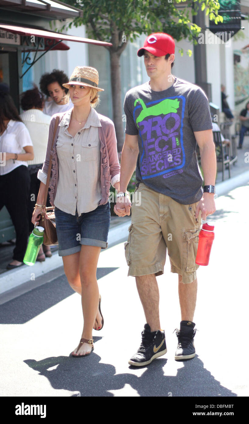Adam Gregory and girlfriend Sheridan Sperry holding hands at The Grove ...