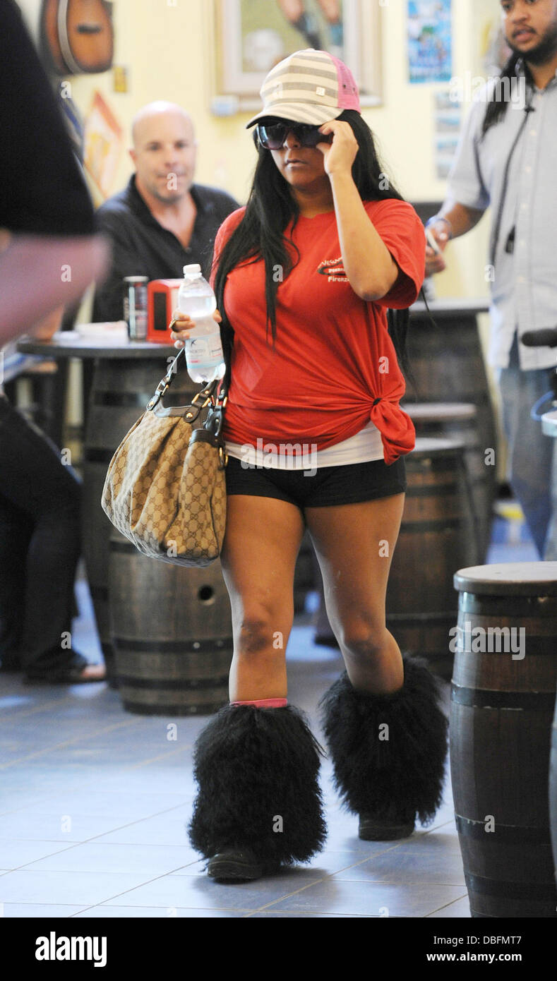 Nicole "Snooki" Polizzi Jersey Shore cast members leaving the O ...