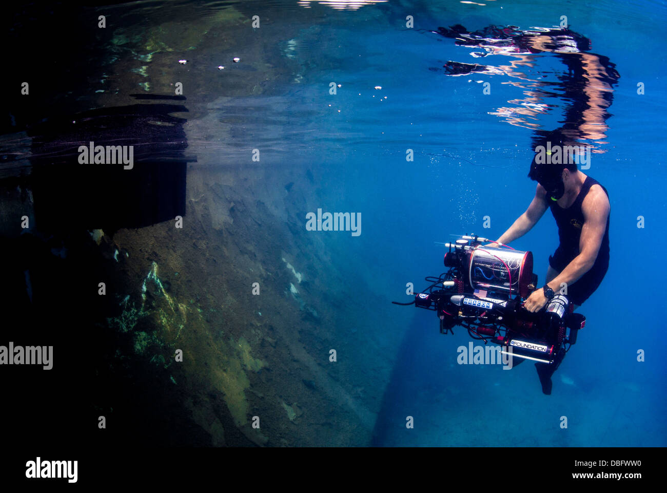 Navy Diver 2nd Class Andrew Bui, with Space and Naval Warfare Systems ...