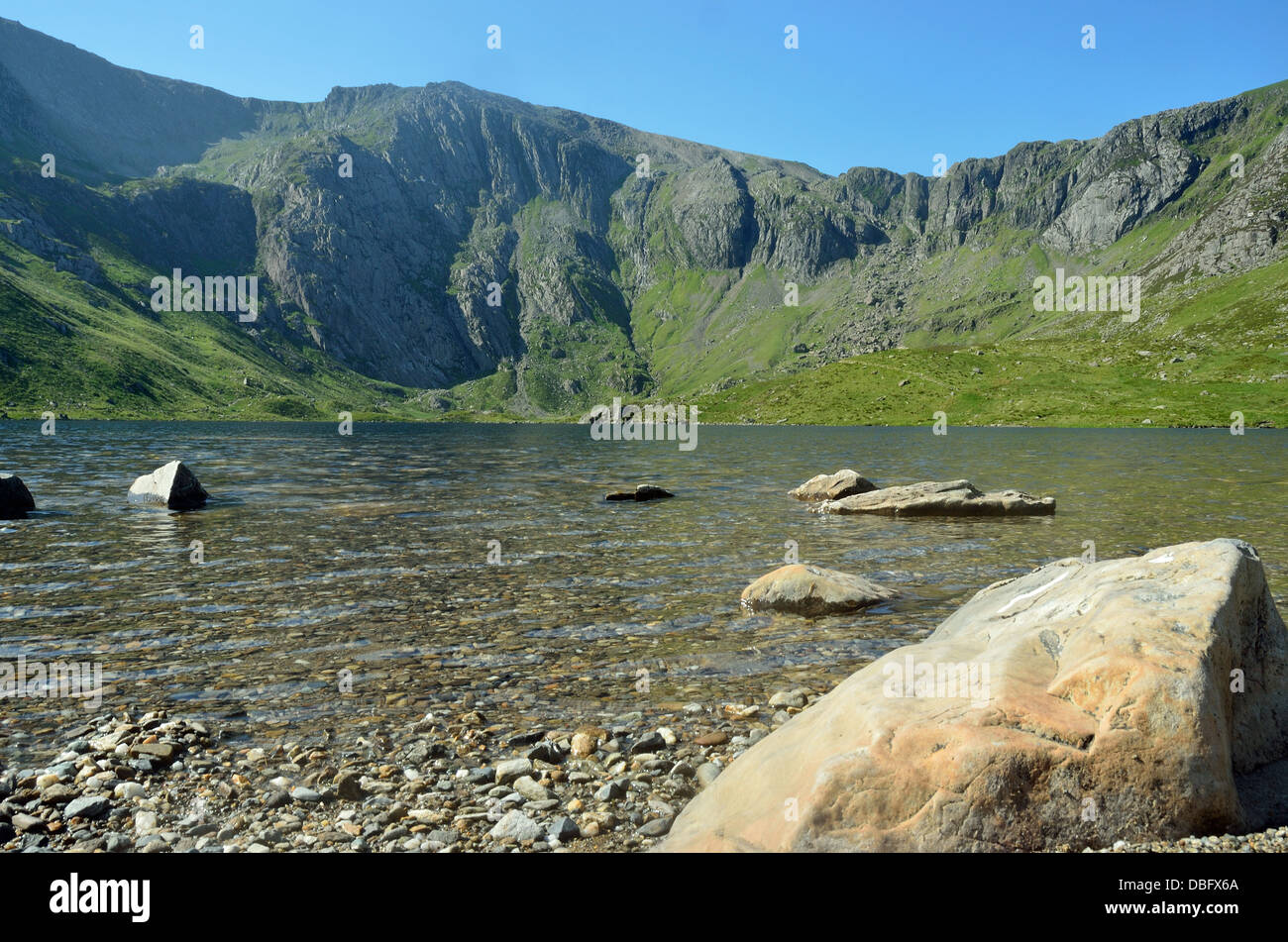 Llyn idwal lake, snowdonia hi-res stock photography and images - Alamy