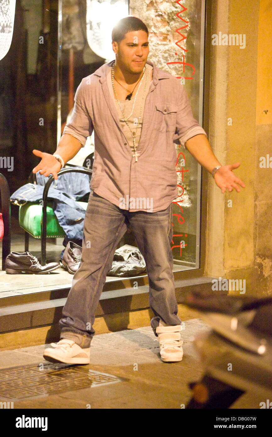 Ronnie Ortiz-Magro The Jersey Shore cast go for a last night out in ...