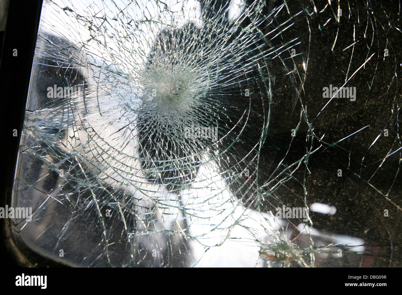 Smashed Car Window Stock Photos & Smashed Car Window Stock Images - Alamy