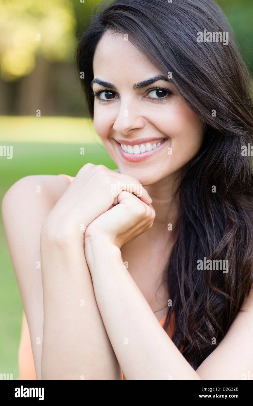 Hispanic woman smiling Stock Photo - Alamy