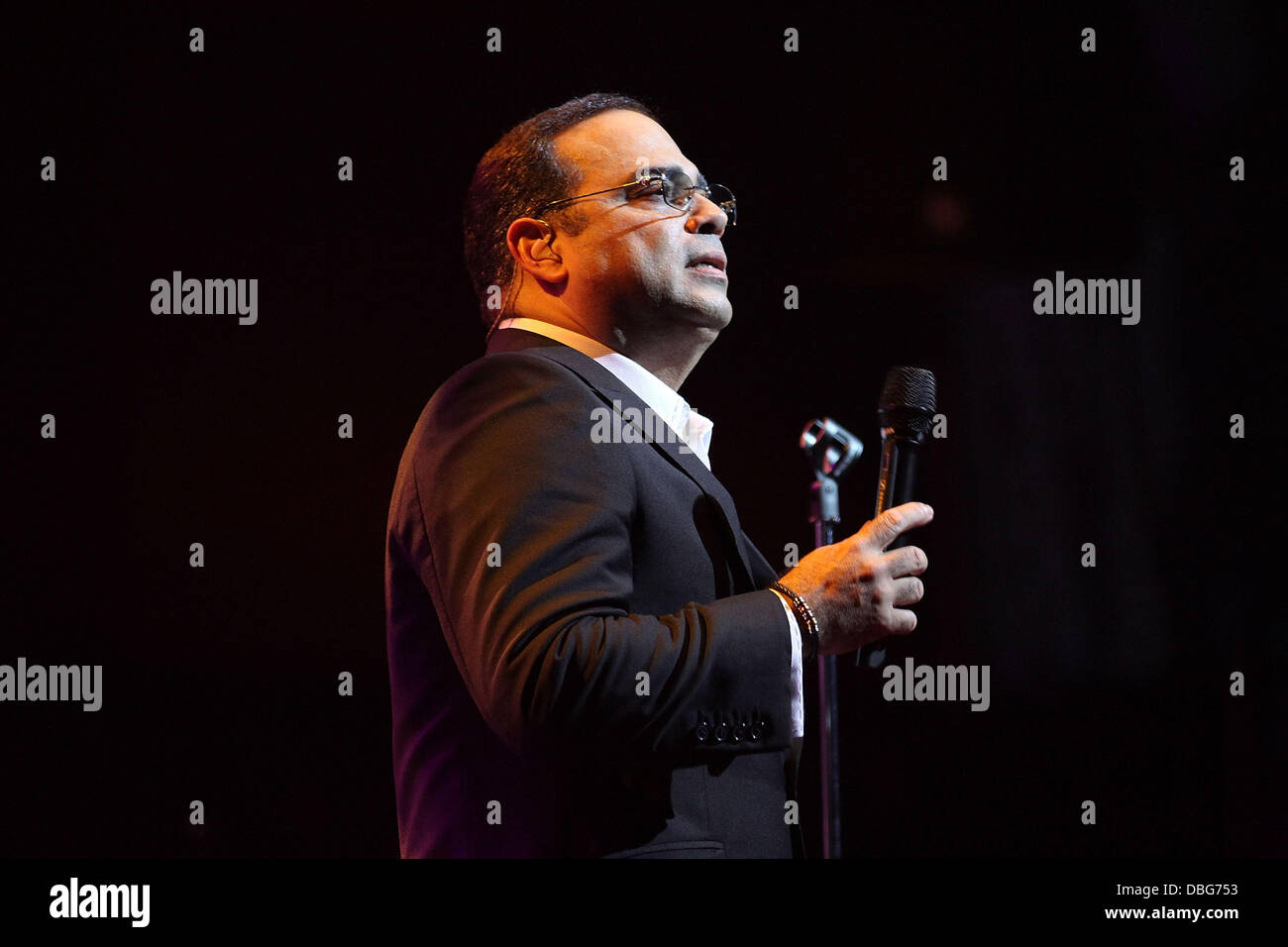 Gilberto Santa Rosa performs at the James L. Knight Center Miami ...