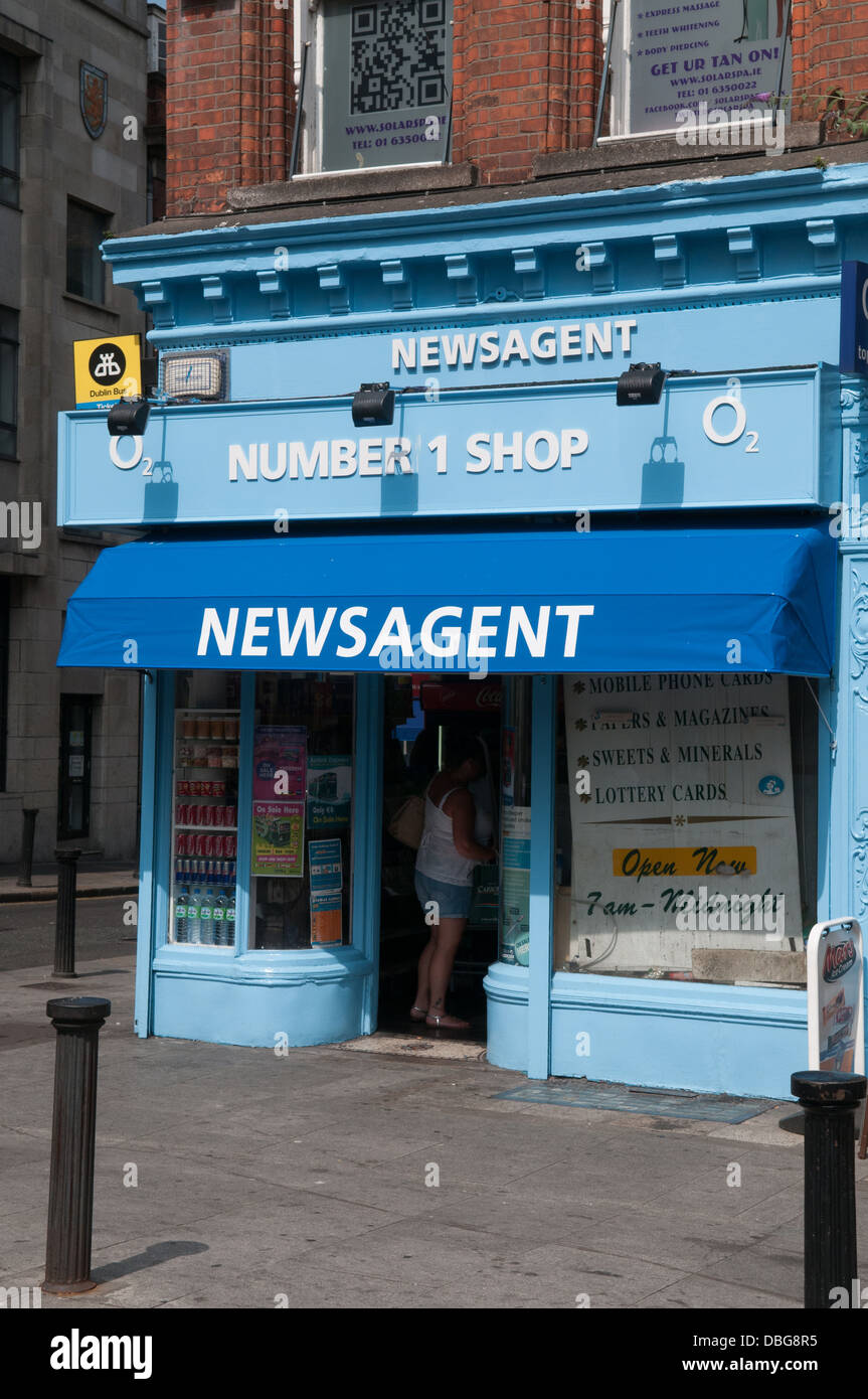 Newspapers vertical hi-res stock photography and images - Alamy
