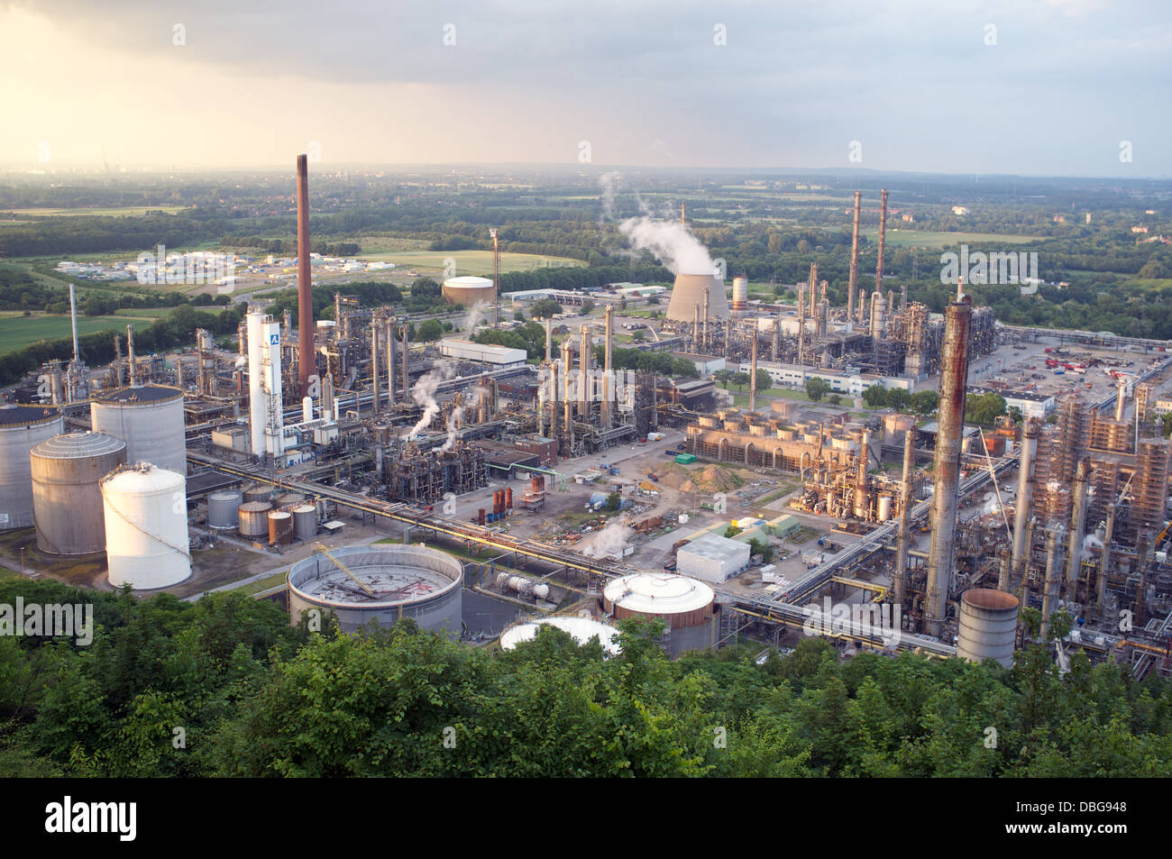 Oil refinery hi-res stock photography and images - Alamy