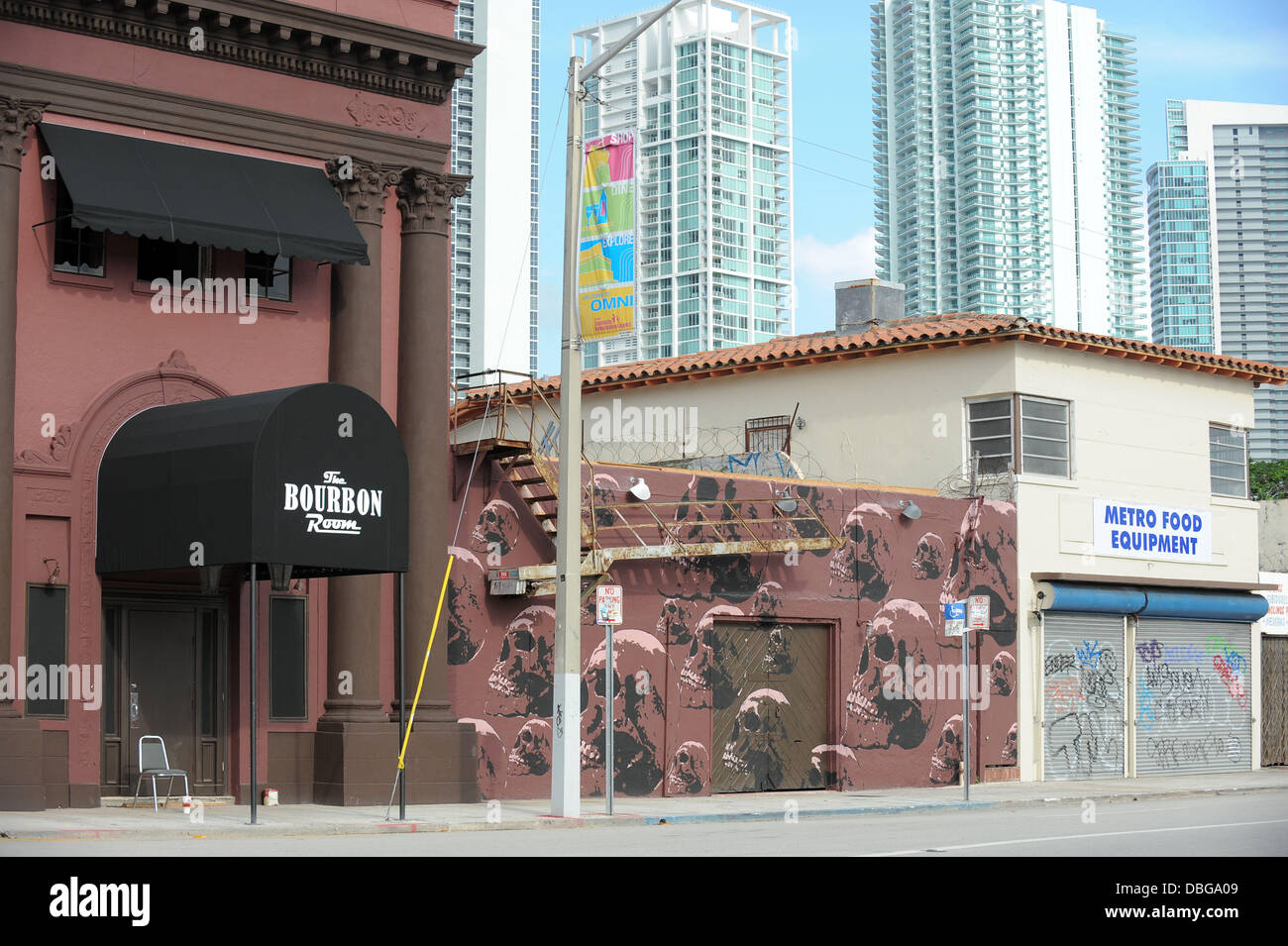 Atmosphere Workers recreate the "Sunset Strip -1987 " in downtown Miami ...