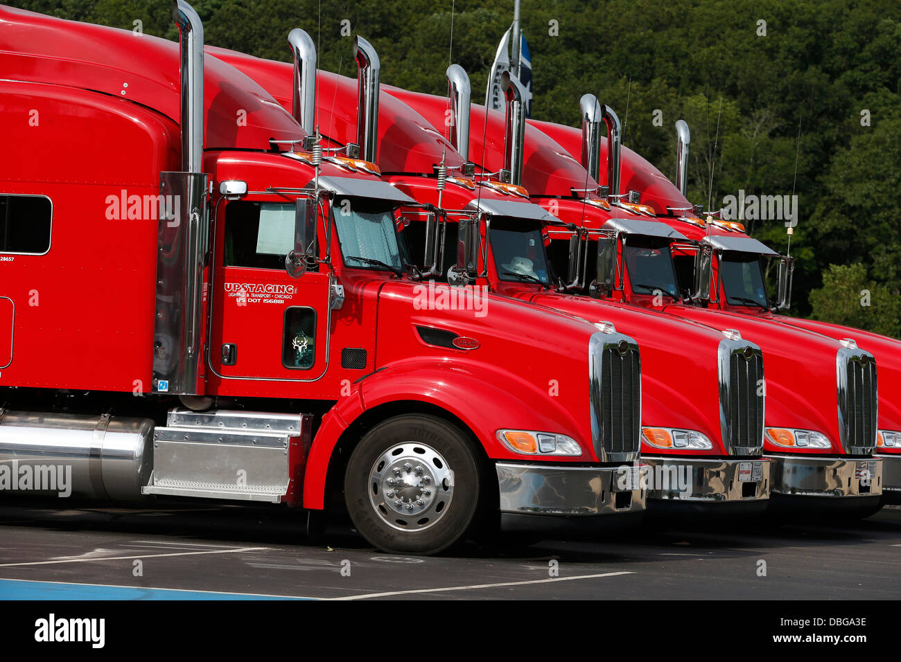 18 wheeler trucks hi-res stock photography and images - Alamy