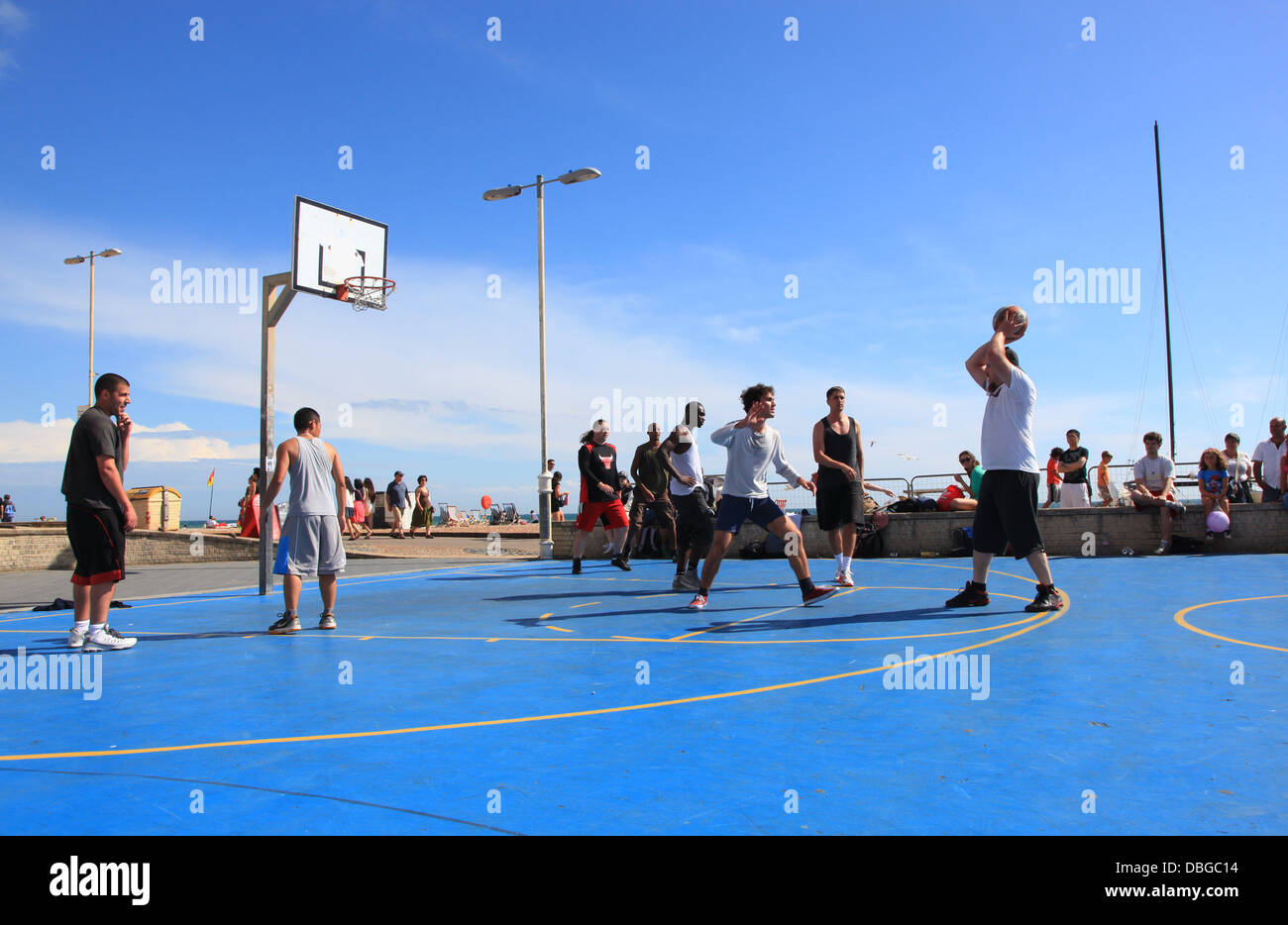 People playing Basketball by Brighton Beach Stock Photo - Alamy