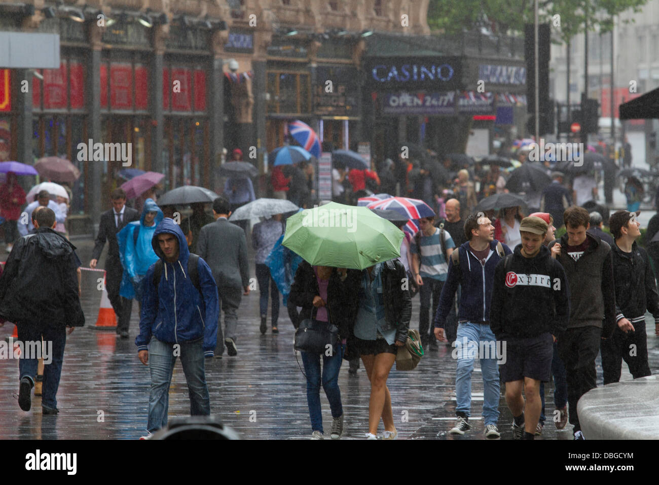 London hit heavy rain hi-res stock photography and images - Alamy