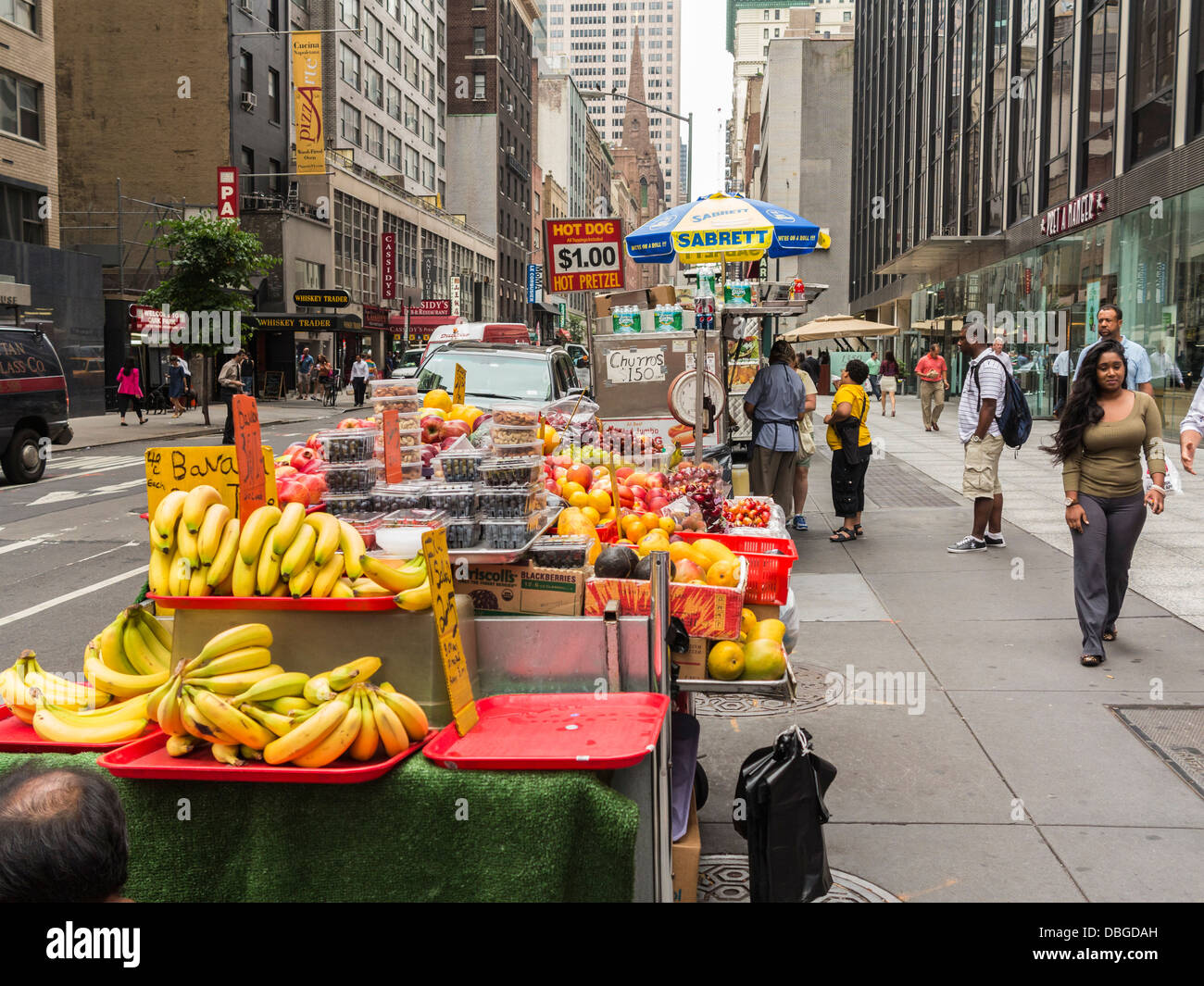Food stands hi-res stock photography and images - Alamy