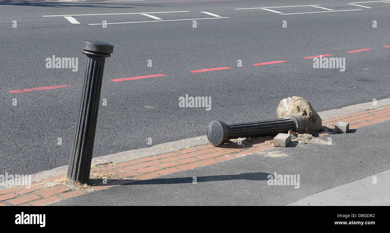 Kerb damage hi-res stock photography and images - Alamy