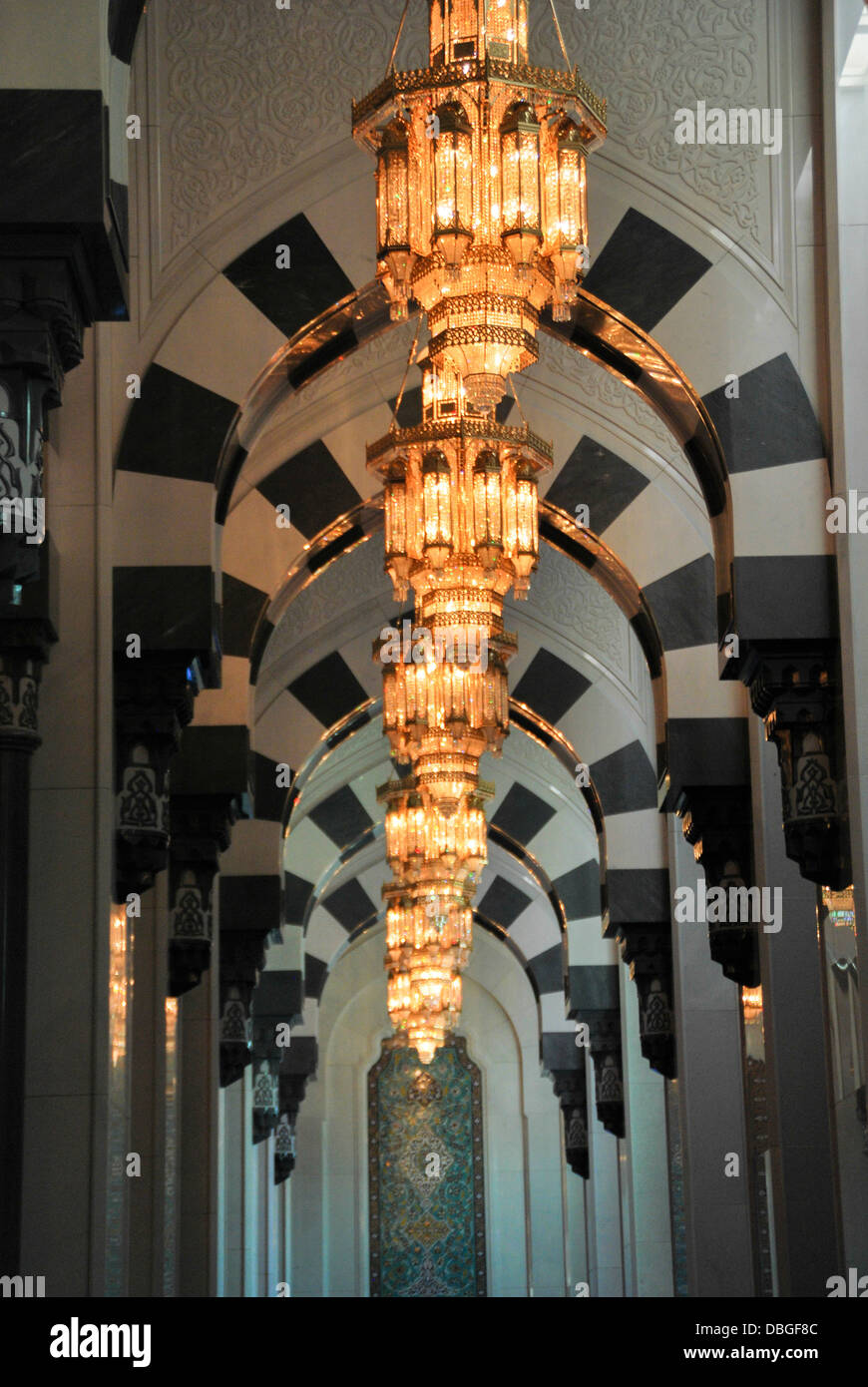 Infinity perspective chandelier hi-res stock photography and images - Alamy