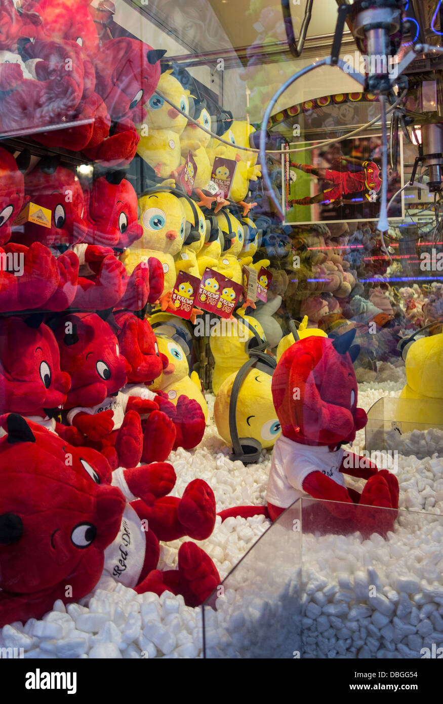 Crane machine game High Resolution Stock Photography and Images - Alamy