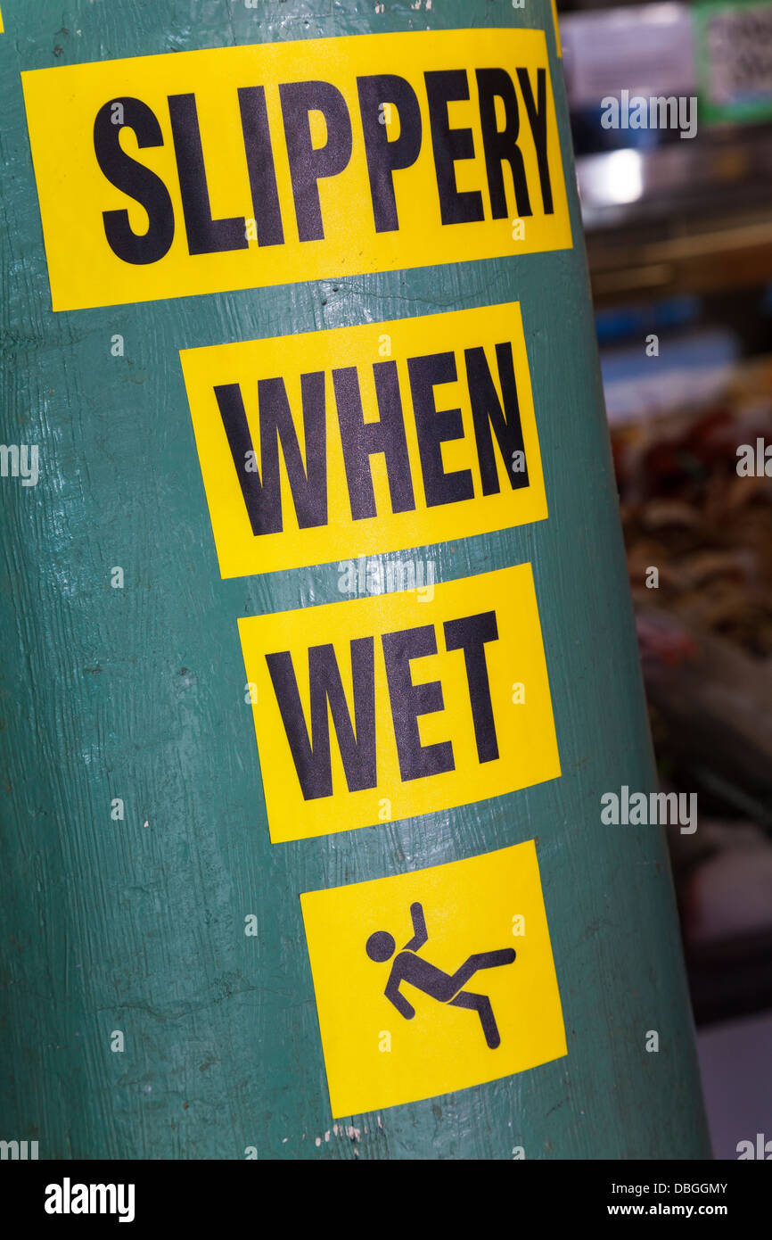 Slippery when wet sign hi-res stock photography and images - Alamy