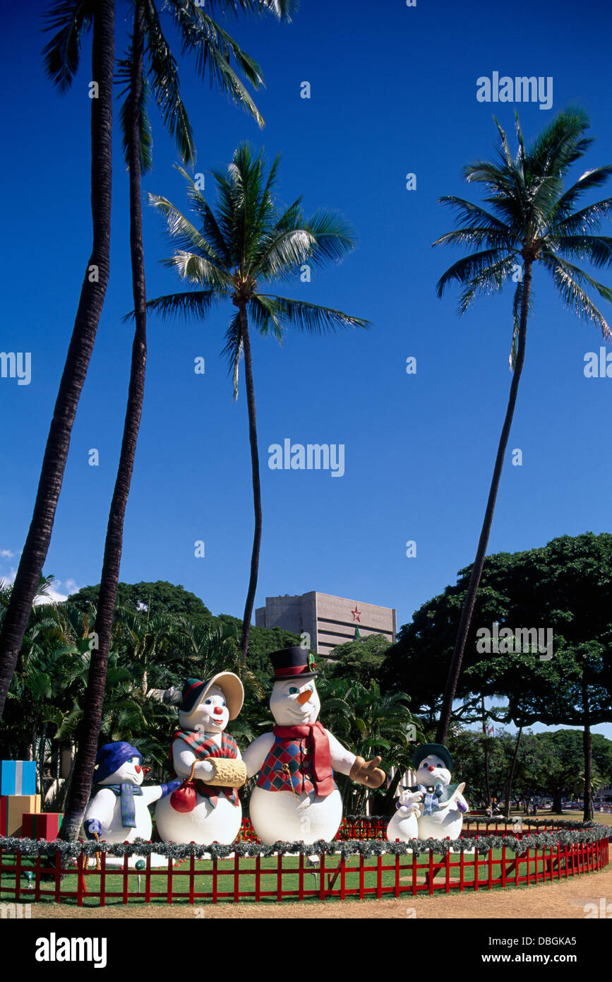 Honolulu, Oahu, Hawaii, HI, USA - Snowman Family Christmas Figures and ...