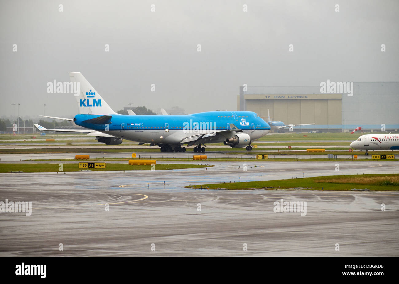 Klm logo hi-res stock photography and images - Alamy