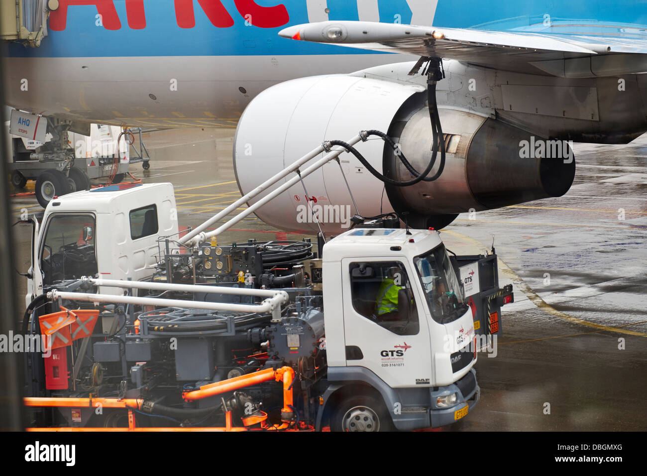 Refueling aircraft hi-res stock photography and images - Alamy