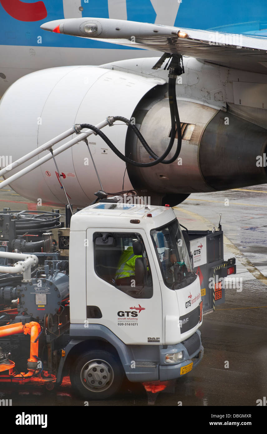 Aircraft ground refueling hi-res stock photography and images - Alamy