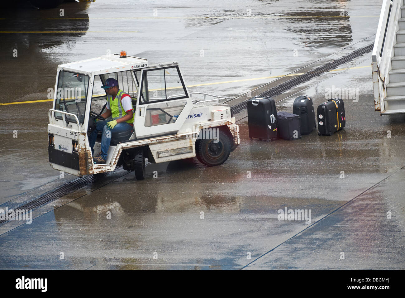 Airport ground crew transporting Baggage Stock Photo - Alamy