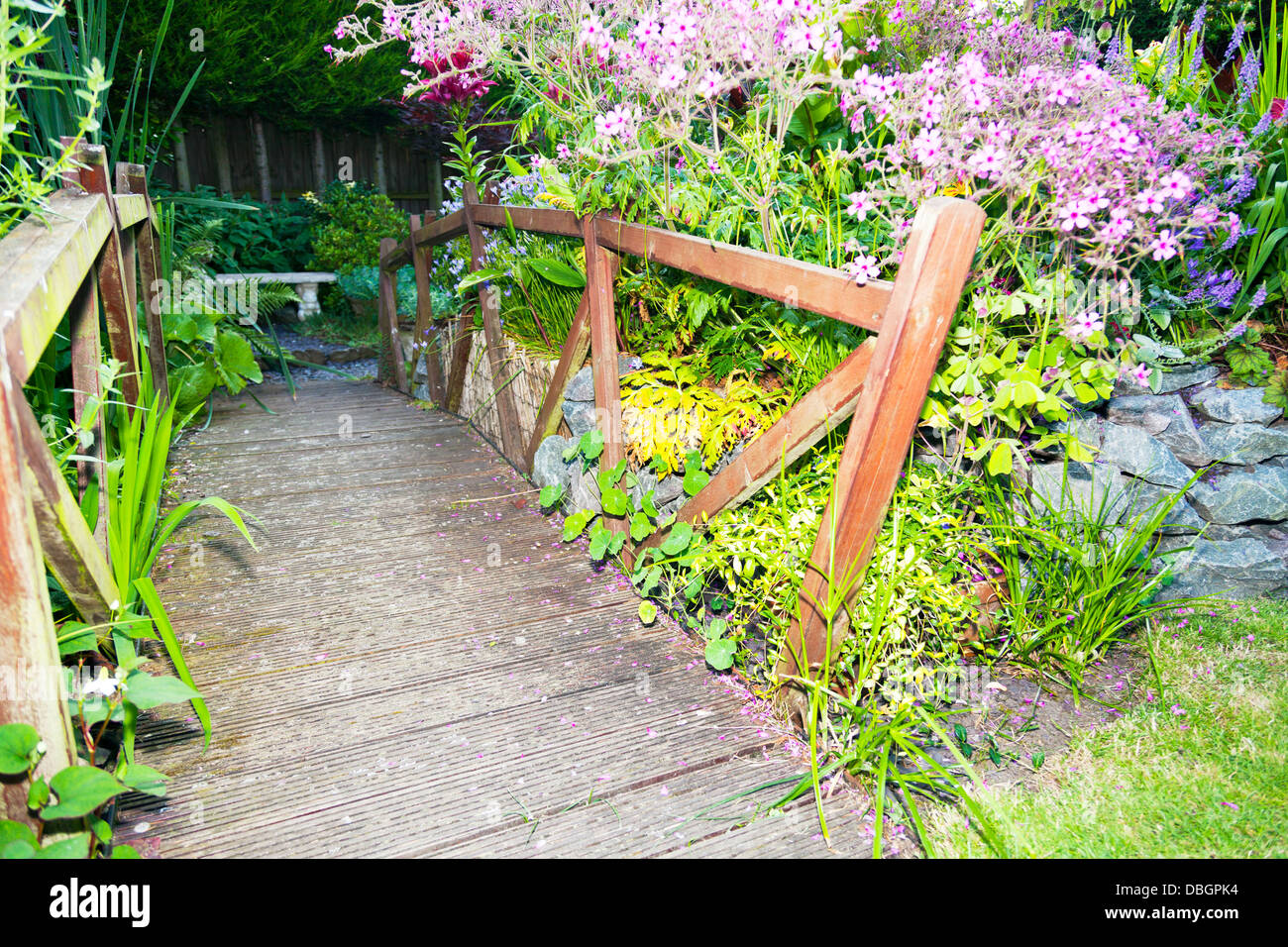 Wooden bridge garden hi-res stock photography and images - Alamy