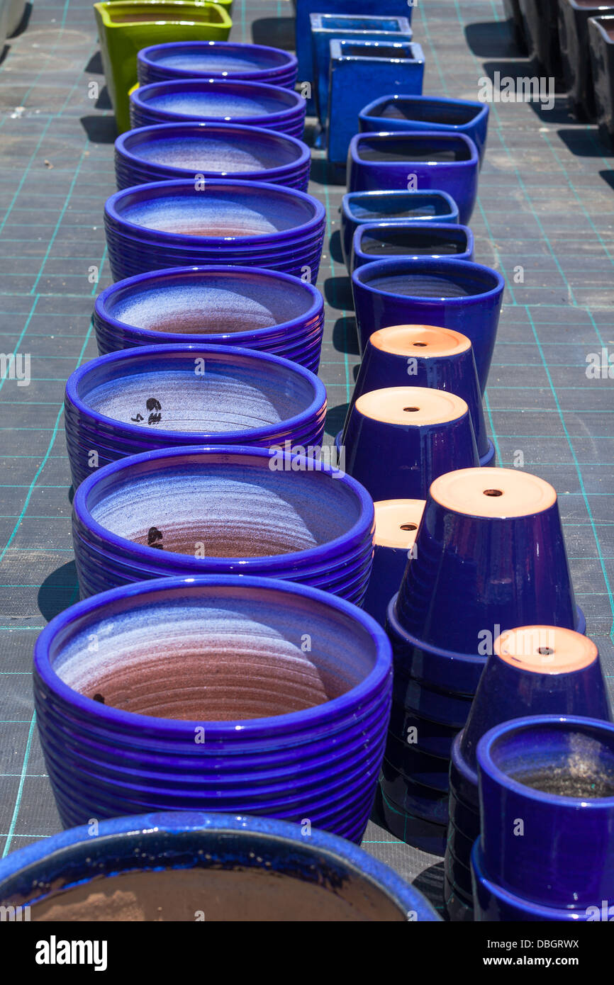 Ceramic pots market hi-res stock photography and images - Alamy