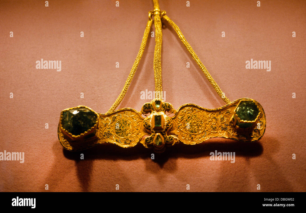 Istanbul topkapi palace jewels hi-res stock photography and images - Alamy