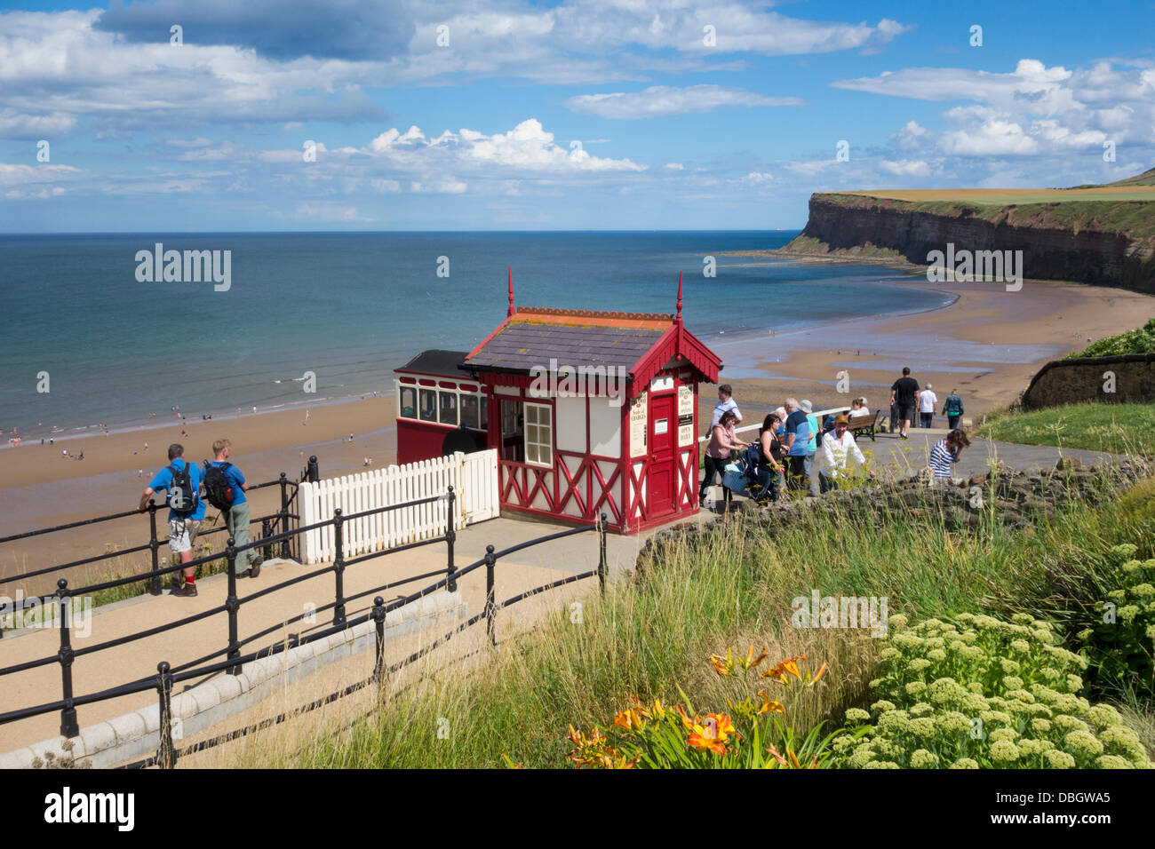 Saltburn and cliffs hi-res stock photography and images - Alamy