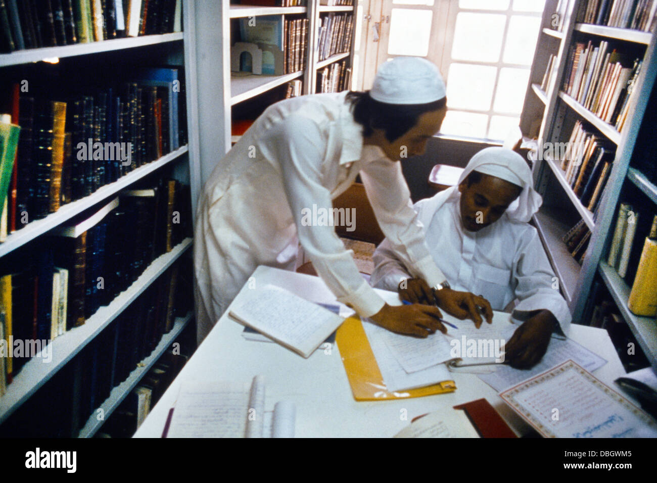Saudi Arabia University Students Studying Stock Photo - Alamy