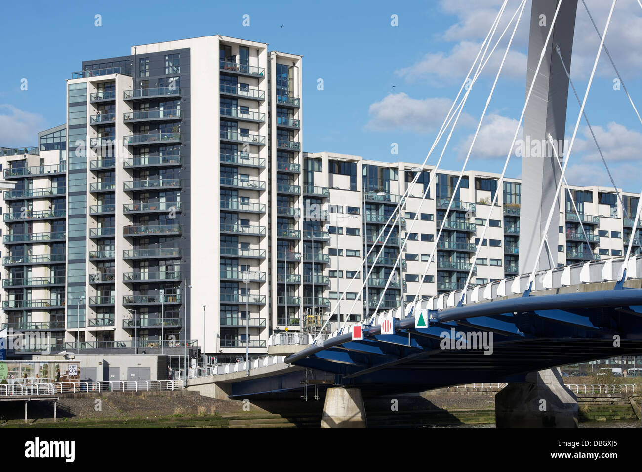 The Clyde Arc Bridge with Apartment building behind Stock Photo - Alamy