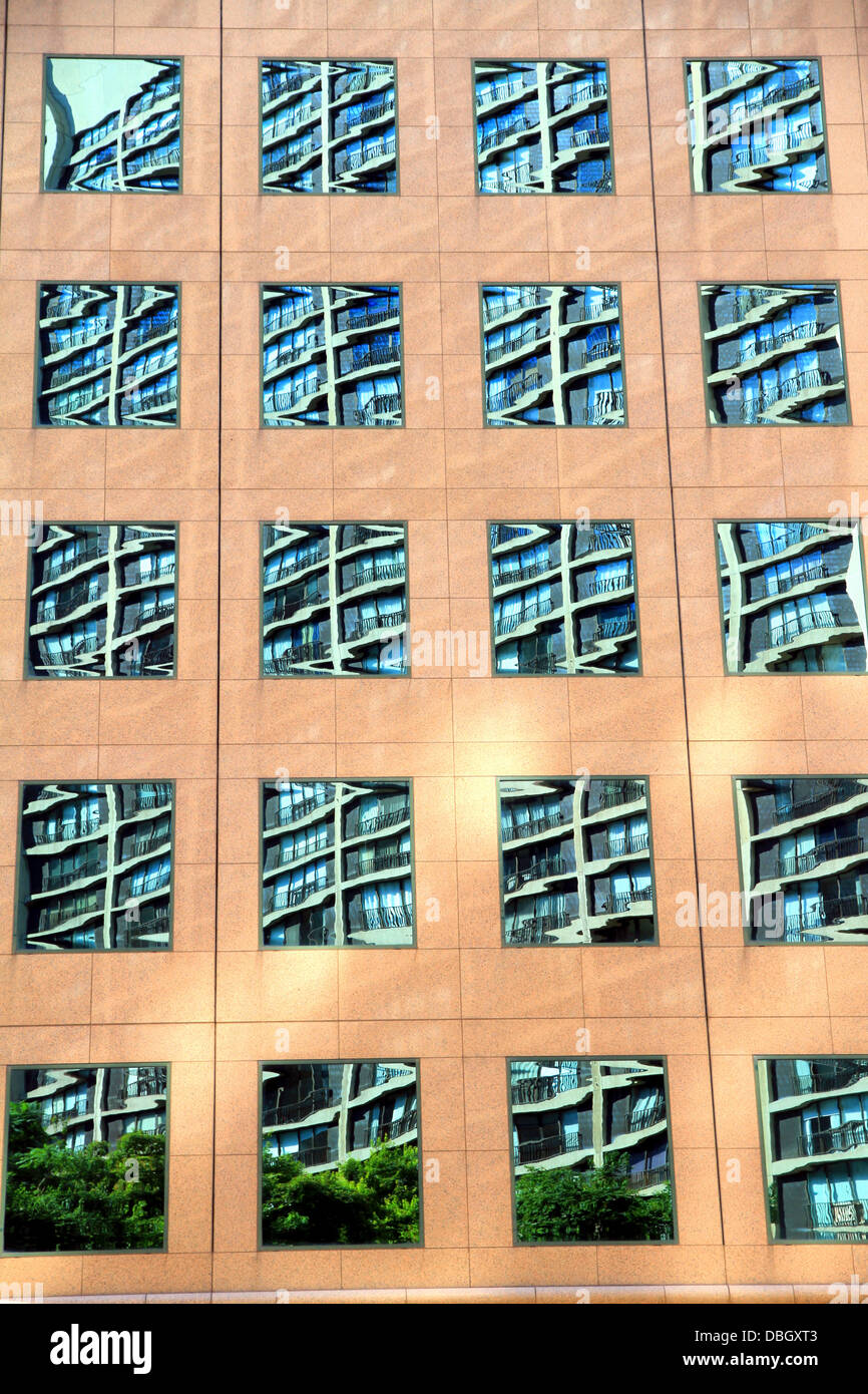 Reflections in windows building hi-res stock photography and images - Alamy