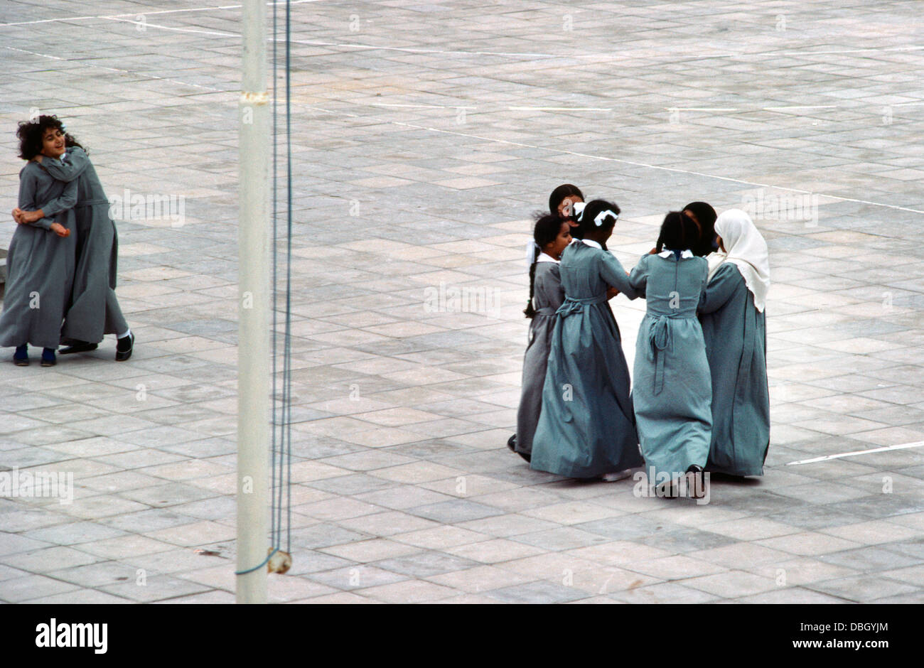 Emirati school girls hi-res stock photography and images - Alamy