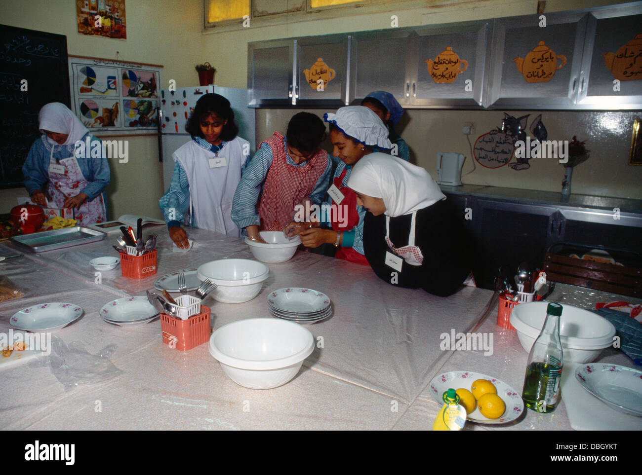 Kuwaiti girls hi-res stock photography and images - Alamy