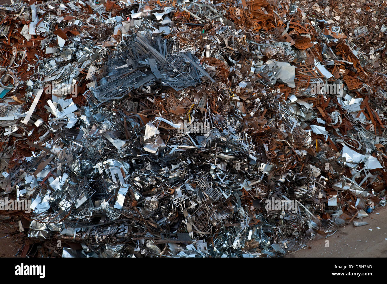 Rusting scrap metal hi-res stock photography and images - Alamy
