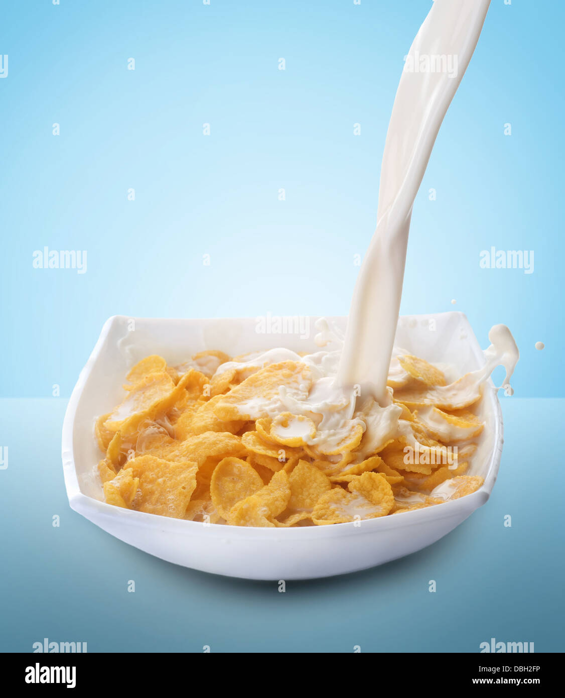 Cereal bowl milk splash hi-res stock photography and images - Alamy
