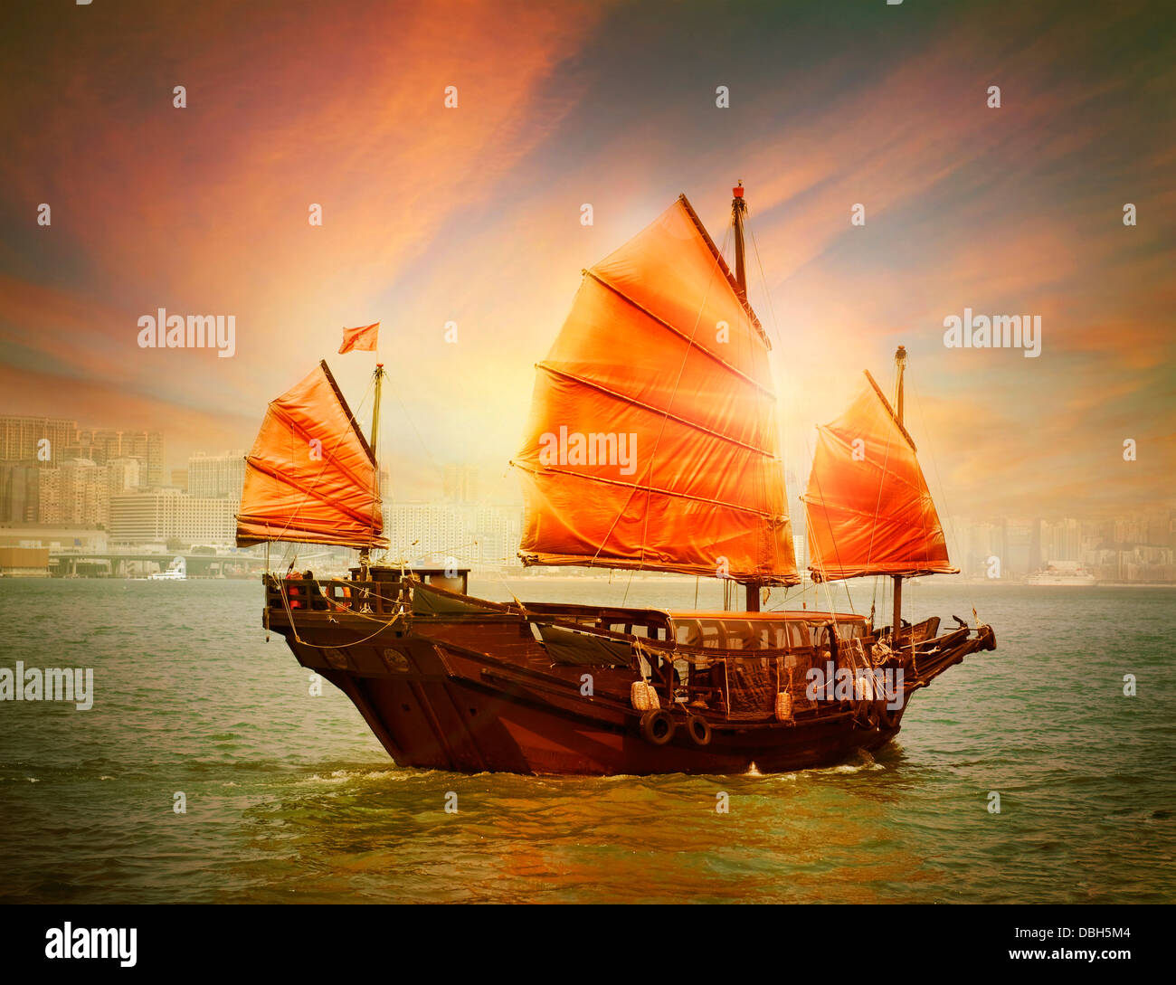 Hong Kong junk boat Stock Photo - Alamy