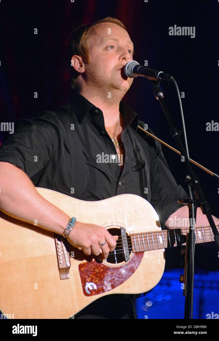 Mccartney in concert hi-res stock photography and images - Alamy