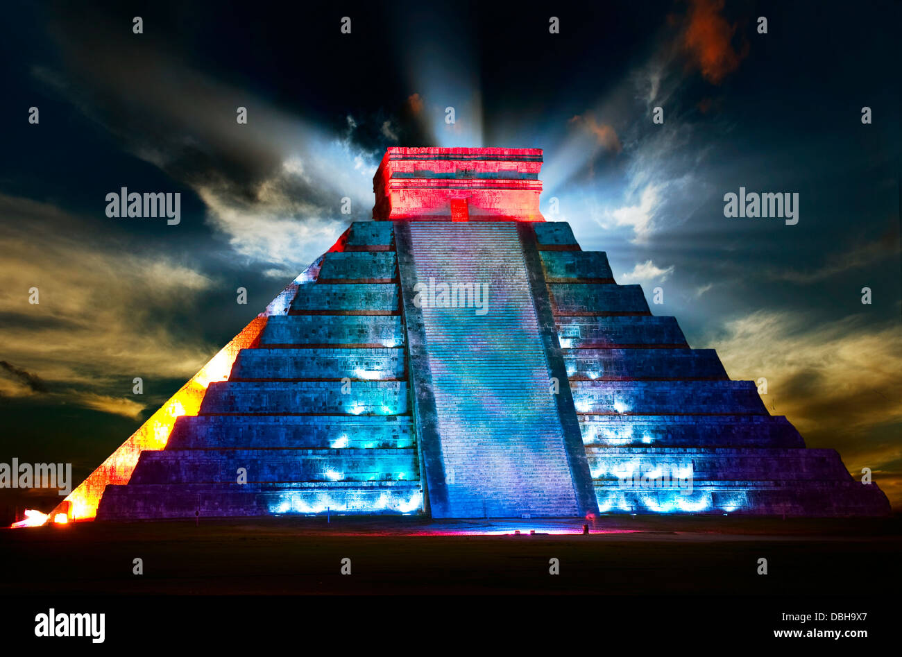 Light show mayan temple ruins hi-res stock photography and images - Alamy