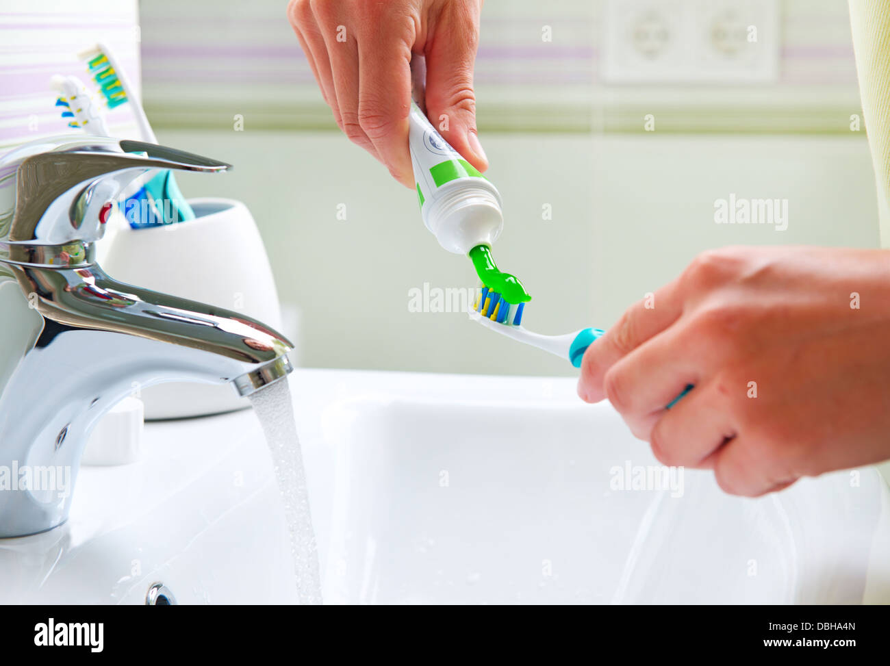 Water splash brushing teeth hi-res stock photography and images - Alamy