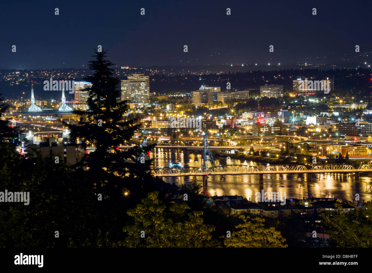 Skyline view of Portland, Oregon, USA Stock Photo - Alamy