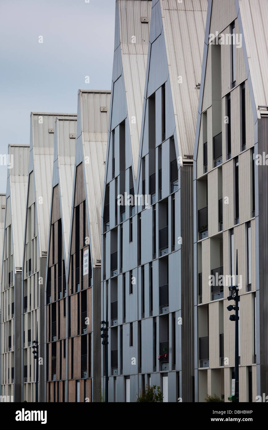 France, Nord, French Flanders, Dunkerque, port view with modern ...