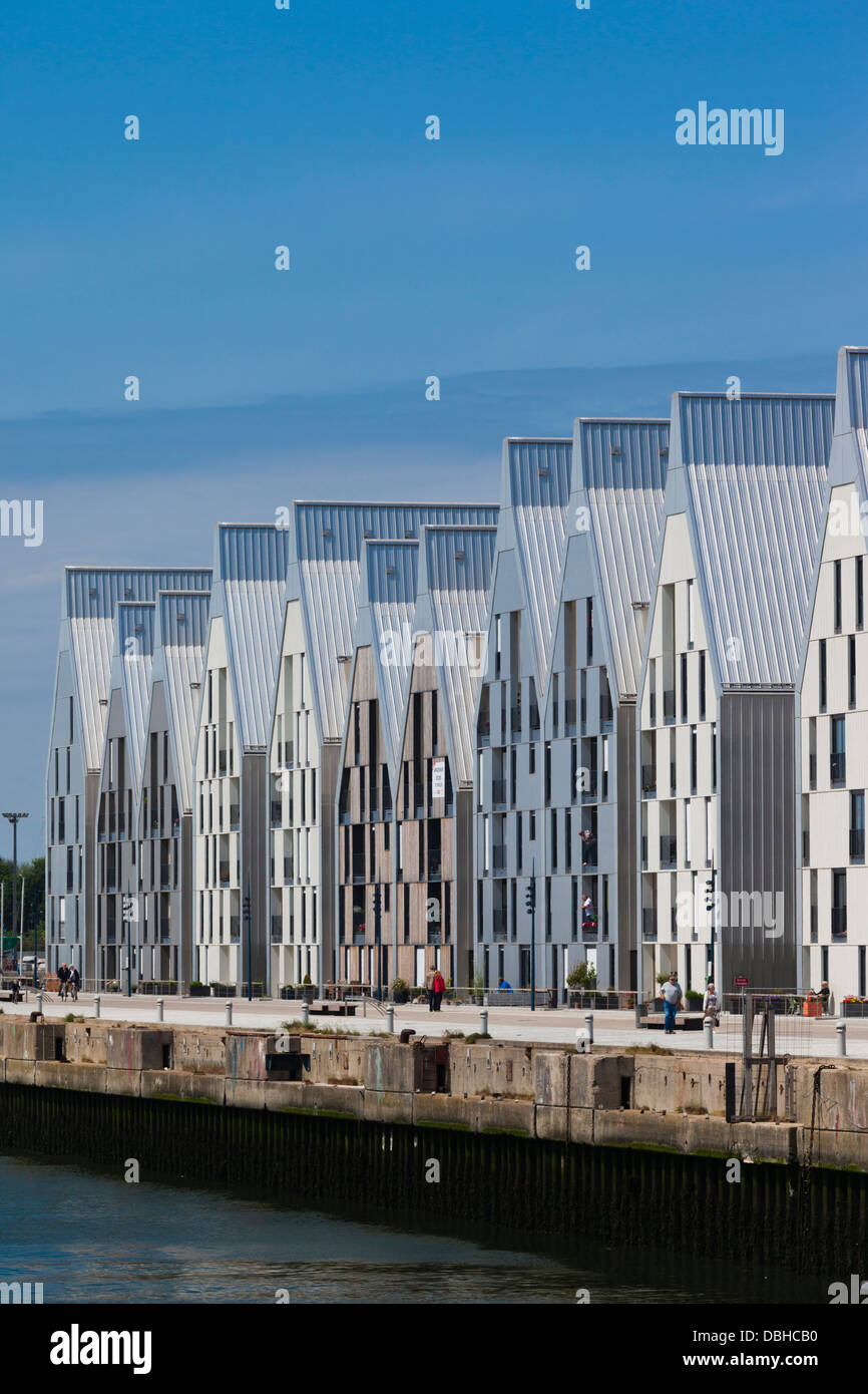 France, Nord, French Flanders, Dunkerque, port view with modern ...